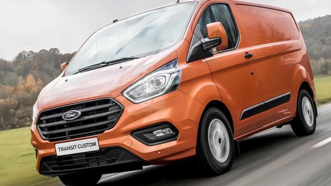Prices and Specifications for Ford Transit Custom 2023 in UAE | Autopediame